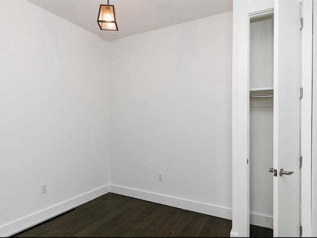 ISO ROOMMATE 2BR CROWN HEIGHTSS