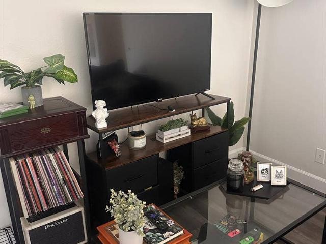 ISO roommate for 2bd/1ba in August