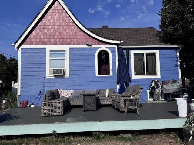 ISO roommate in Bremerton