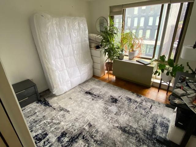 ISO Roommate in West Chelsea 2550$