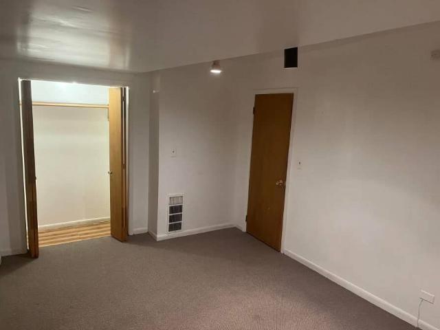ISO Roommate Lakeview Start 8/1