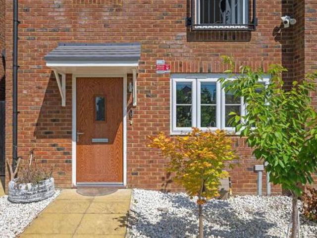 Isabella Walk, Tadworth, 3 Bedroom Semi detached