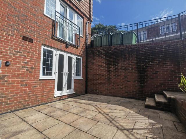 Isabelle Court, Heathfield TN21, 1 bed flat to rent, £975 pcm | PrimeLocation