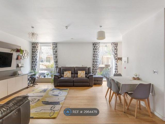 Isambard Court, Brentford TW8, 2 bed flat to rent, £2,600 pcm | PrimeLocation
