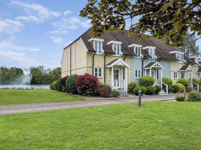 Isis Lakes, Spine Road, South Cerney. 3 bed end of terrace house to rent £1,850 pcm £427 pw