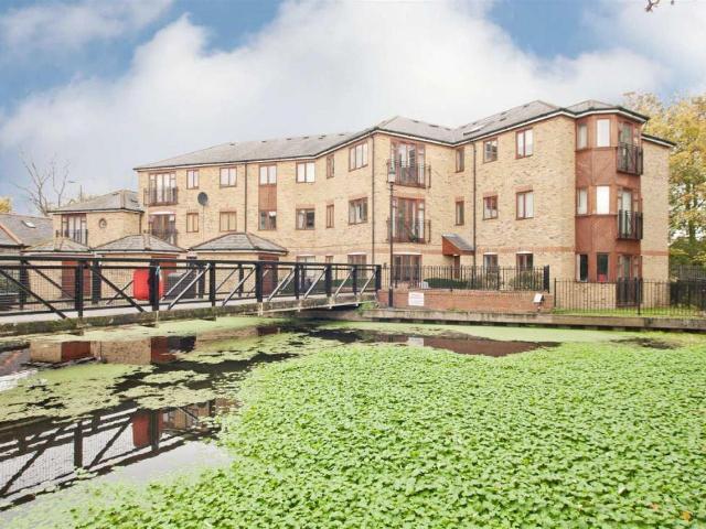 Island House, Wandle Road, Morden SM4, 2 bed flat to rent, £1,650 pcm | PrimeLocation