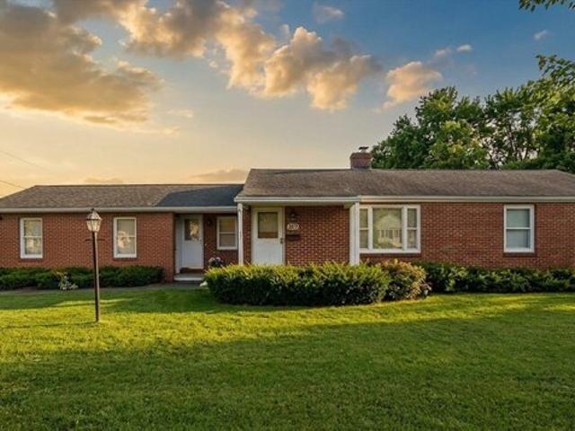 Island Pond Rd, Springfield, Home For Sale