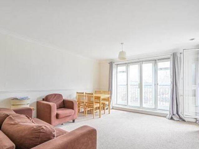Island Row, London, 3 Bedroom Flat