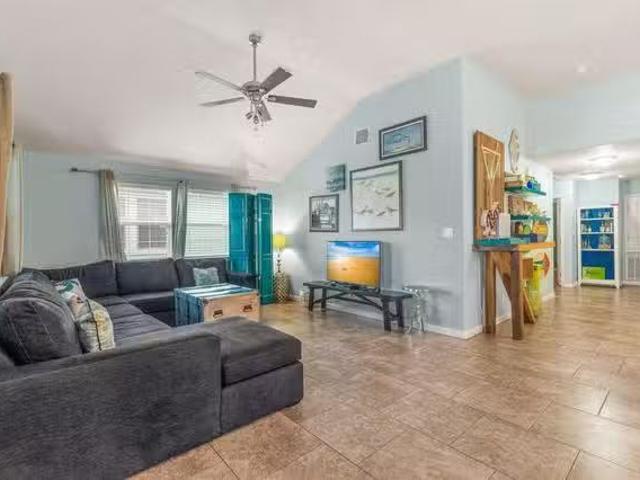 Island Retreat Court
