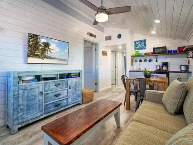 Island Retreat Court