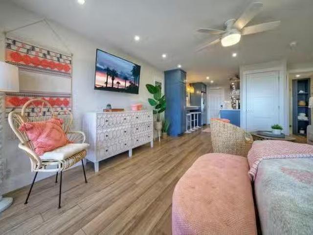 Island Retreat Court