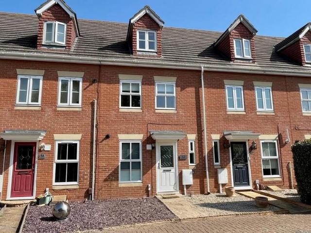 Island Way, St. Marys Island, ME4 3 bed terraced house to rent £1,850 pcm £427 pw