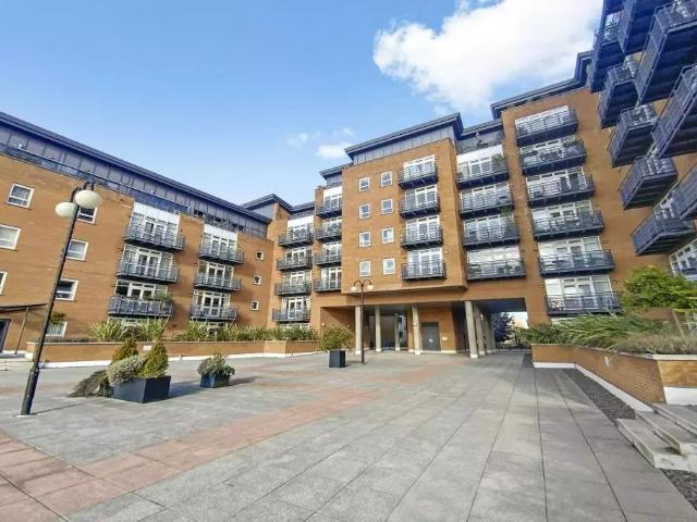 Isle Of Dogs, Canary Wharf, London E14, 2 bed flat to rent, £2,300 pcm | PrimeLocation
