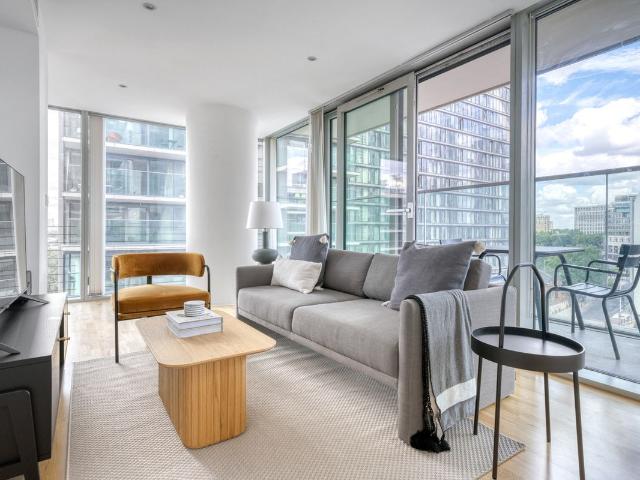 Isle Of Dogs E14, 1 bed flat to rent, £2,570 pcm | PrimeLocation
