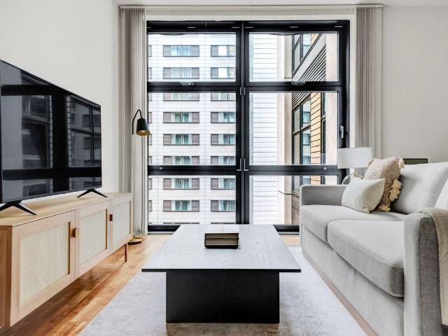 Isle Of Dogs E14, 1 bed flat to rent, £2,800 pcm | PrimeLocation