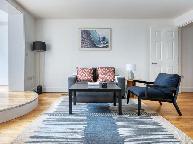 Isle Of Dogs E14, 1 bed flat to rent, £3,500 pcm | PrimeLocation