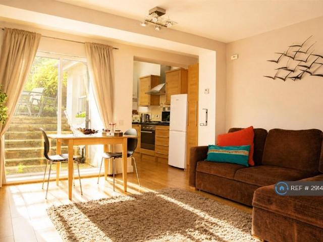 Islington, London, N19 2 bed flat to rent £3,200 pcm £738 pw