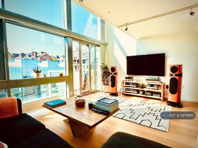 Islington, London, N1 2 bed flat to rent £5,500 pcm £1,269 pw