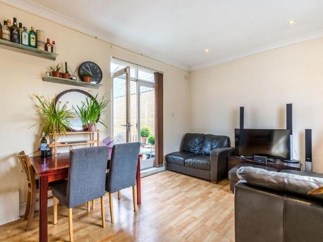 Islington Park Street, Barnsbury. 2 bed flat to rent £3,250 pcm £750 pw