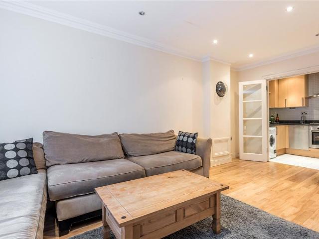 Islington Park Street, Highbury. 4 bed end of terrace house to rent £5,000 pcm £1,154 pw