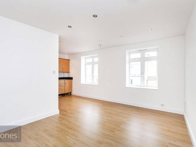 Islip Street, Kentish Town, London, NW5 3 bed apartment to rent £3,450 pcm £796 pw