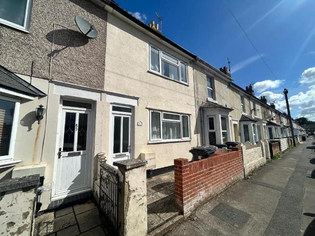 Ipswich Street, Gorse Hill, Swindon 3 bed terraced house to rent £1,295 pcm £299 pw