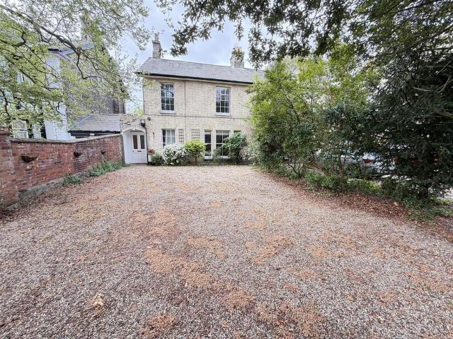 Ipswich 4 bed semi detached house to rent £1,950 pcm £450 pw