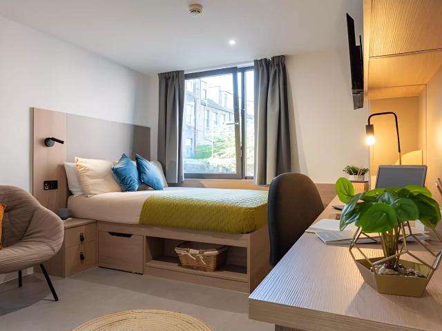 iQ The Mont, Edinburgh Has an Apartment