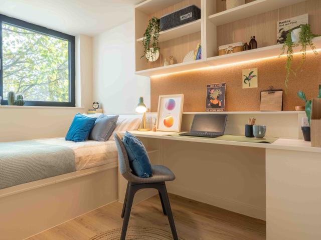 iQ Haywood House, London