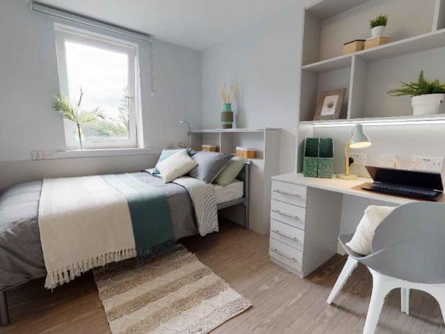 iQ Leeds, Leeds Has an Apartment