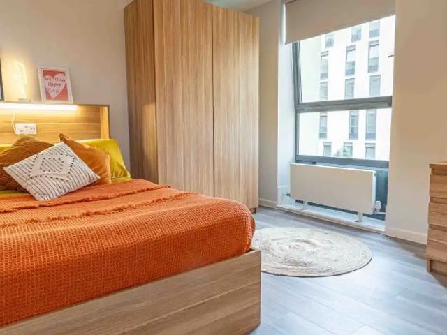 iQ Sterling Court, London Student Accommodation | Amber