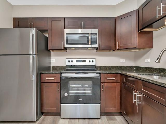 Iron Gate Apartments 2 Bedroom Apartment for Rent at 25 Briar St, Glen Ellyn, IL 60137