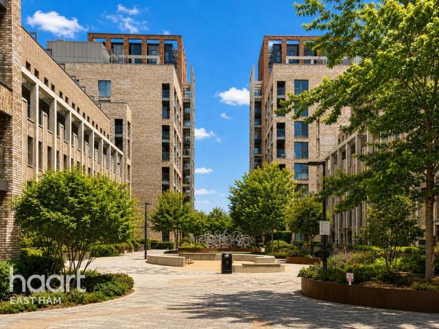 Ironworks Way, London 3 bed apartment to rent £2,800 pcm £646 pw
