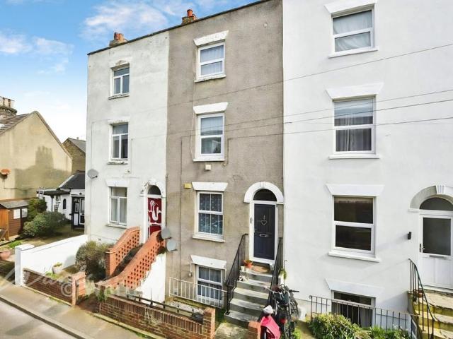 Irchester Street Ramsgate CT11 2 bed maisonette to rent £1,000 pcm £231 pw