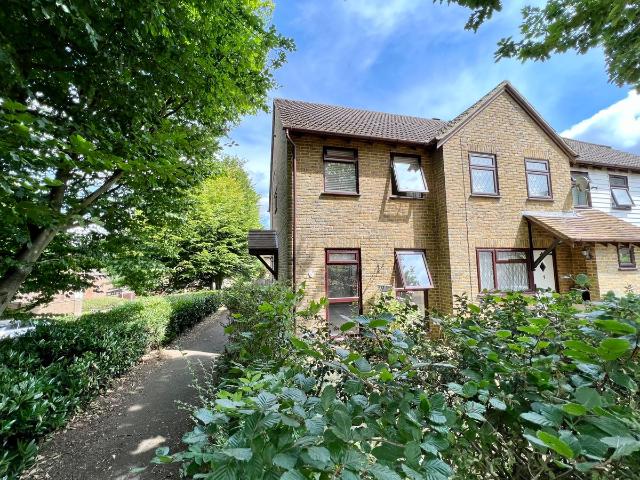 Iris Close, Chatham ME5, 2 bed end terrace house to rent, £1,450 pcm | PrimeLocation