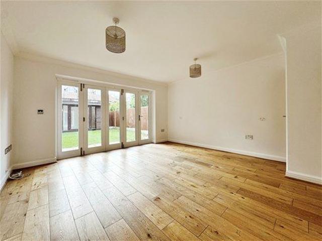 Iris Close, Harpenden, AL5 4GX