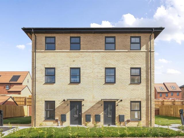 Iris Crescent, Seacroft LS14, 2 bed town house to rent, £1,125 pcm | PrimeLocation