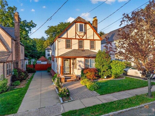 Iris Ln, Great Neck, Home For Sale