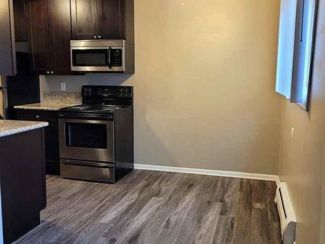 Iris Park Apartments Studio Apartment for Rent at 441 Lynnhurst Ave W, St. Paul, MN 55104 Merriam Park West