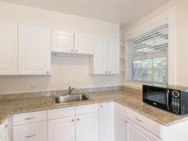 Iris 1 Bedroom Apartment for Rent at 526 Iris St, Redwood City, CA 94062 Roosevelt
