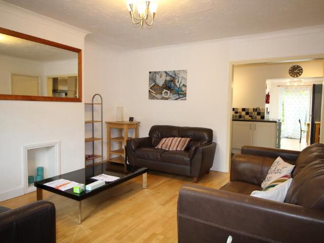 Irstead Road 4 bed semi detached house to rent £2,100 pcm £485 pw