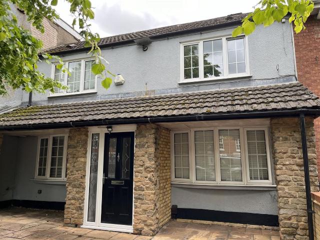 Irthlingborough Rd, Finedon NN9, Room to rent, £525 pcm | PrimeLocation