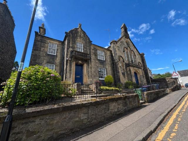 Irvine Place, Stirling, FK8 5 bed semi detached house to rent £2,800 pcm £646 pw