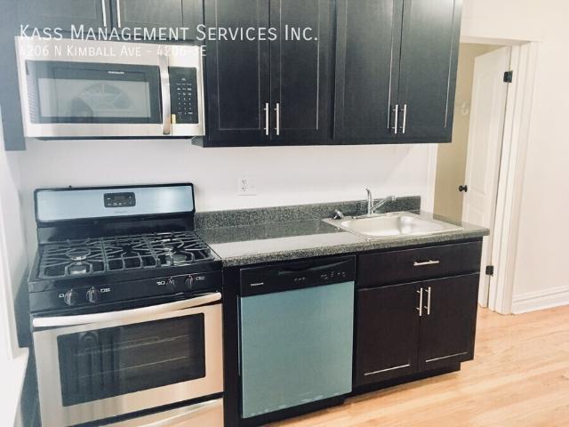 Irving park Rehabbed studio,SS,hardwood,granite,walk in closets