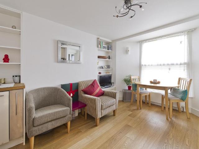 Irving Road, London, W14 1 bed flat to rent £1,650 pcm £381 pw