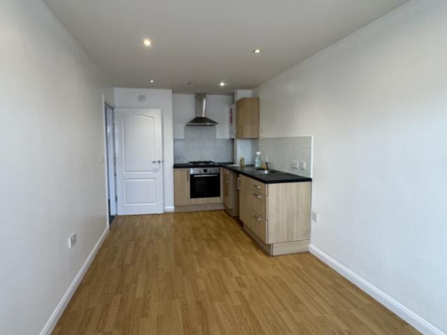 Irvon Hill Road, Wickford SS12, 2 bed flat to rent, £1,150 pcm | PrimeLocation