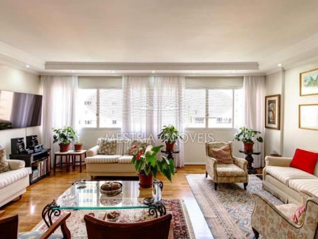 Itaim / Apartamento com planta excelente ideal para ser modernizada !