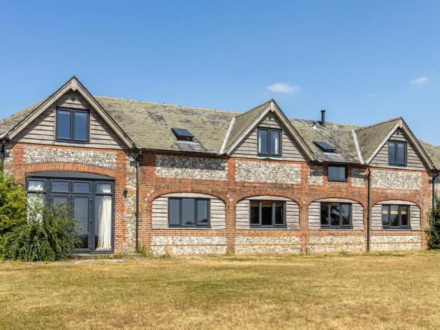 Itchen Down, Itchen Abbas. 3 bed barn conversion to rent £4,000 pcm £923 pw
