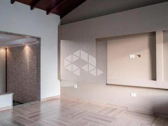Itens disponíveis Box Varanda Armários no quarto Armários na cozinha Geladeira inclusa Quartos
