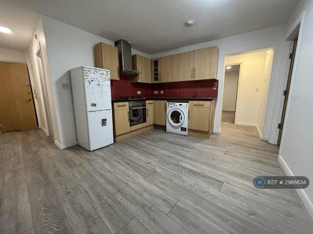 Ivory Court, London, E9 2 bed flat to rent £1,850 pcm £427 pw